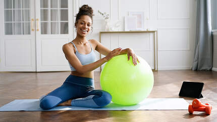 Die besten Übungen mit dem Gymnastikball | WOMEN'S HEALTH